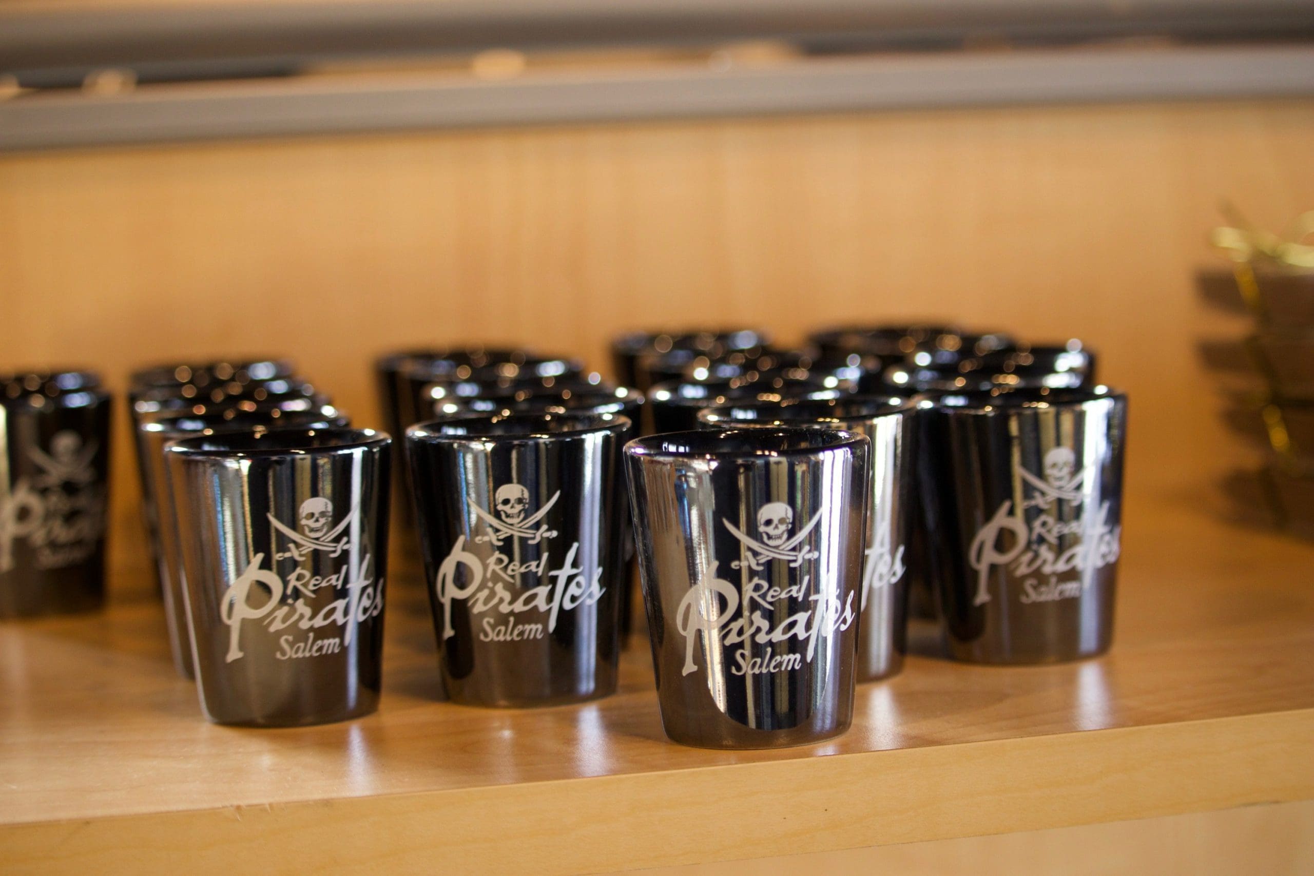 Real Pirates Shot Glass black/clear no pewter ship - Real Pirates Salem